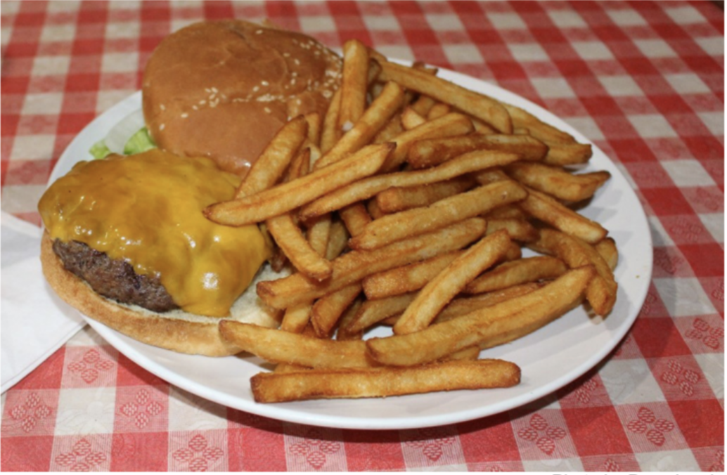 Wagon Wheel Relies on Tried-and-True Recipes - Patagonia Regional Times